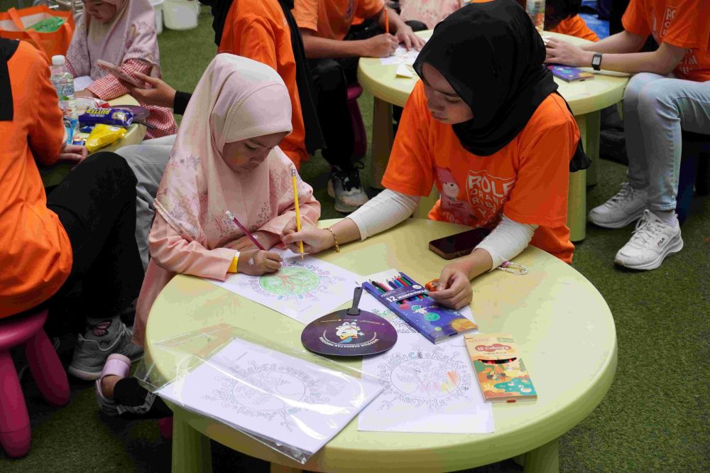 2024-rolf-orange-ribbon-054 | Rainbow of Life Forces